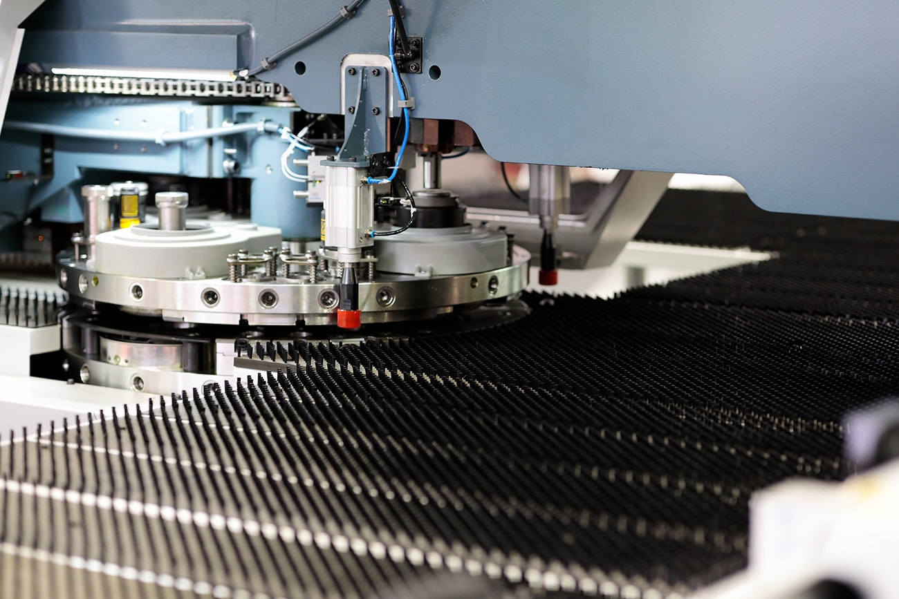 Une technologie de poinçonnage moderne pour un usinage simple et ...